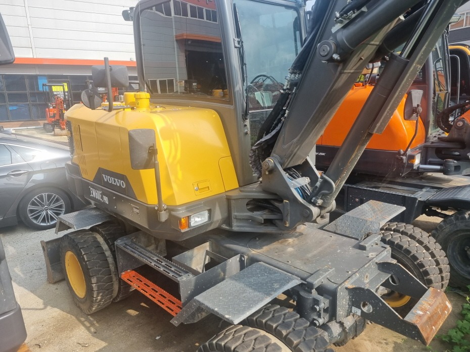 볼보 EW60E 2020년식 삼단붐, 더블타이어|전문가들