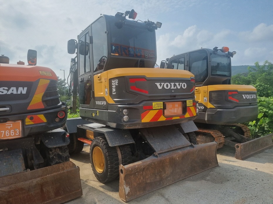 볼보 EW60E 2020년식 삼단붐, 더블타이어|전문가들